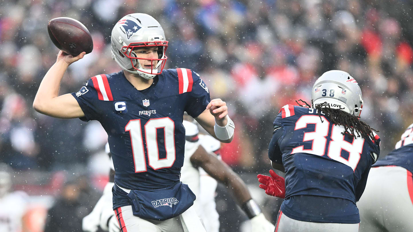 Patriots' Drake Maye Throws Two TDs in First Half Against Texans