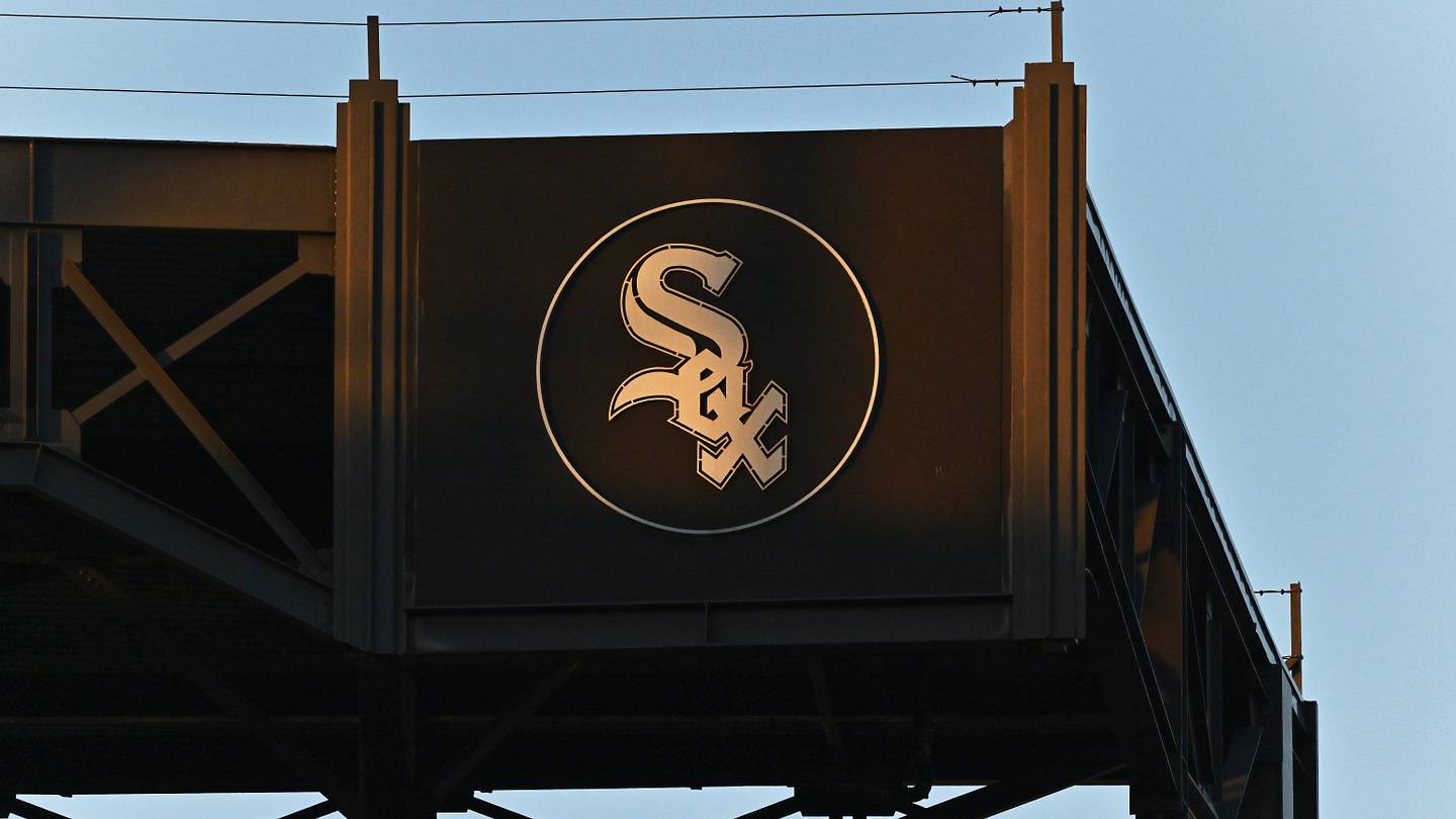 Projecting the Chicago White Sox Opening Day roster ahead of first full ...