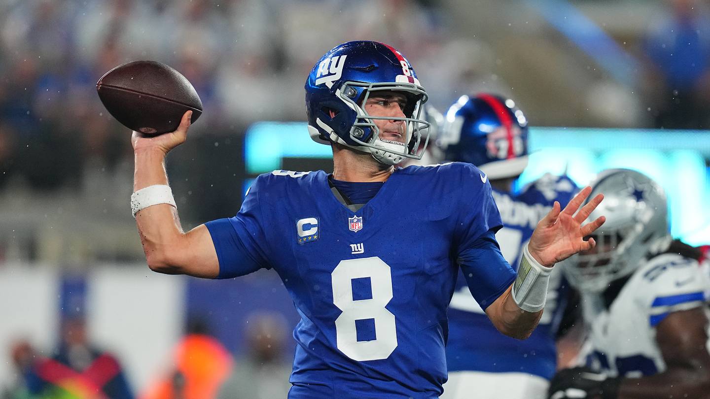 NY Giants fans are ripping Daniel Jones for terrible INT to Stephon Gilmore