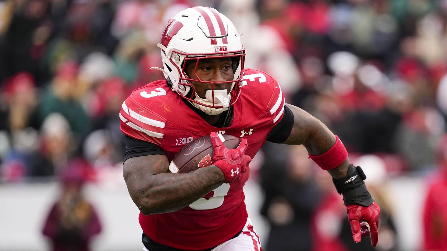 Cincinnati Boosts Rushing Attack With Wisconsin Transfer Running Back ...