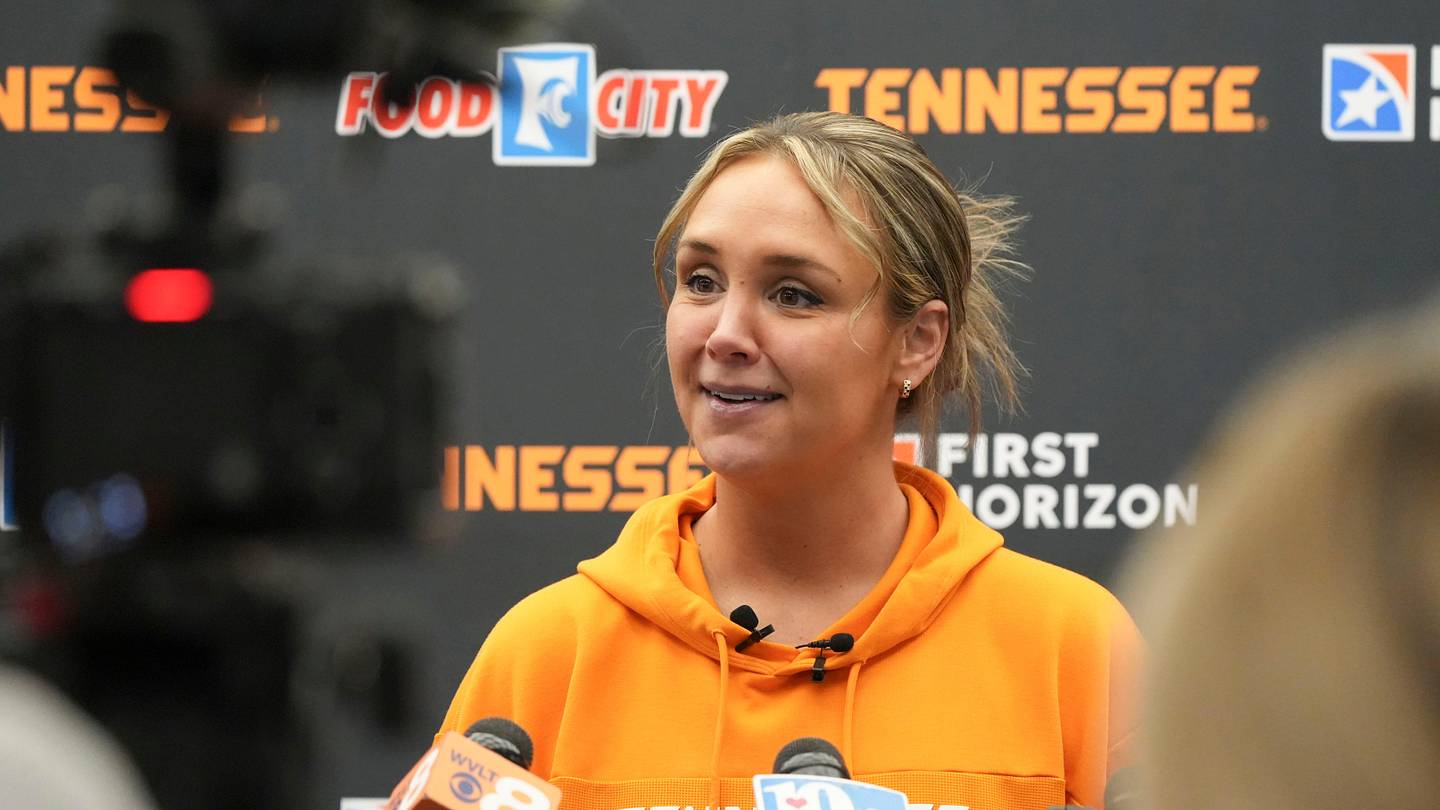 Kim Caldwell Plans to Coach Tennessee vs South Carolina One Week After ...