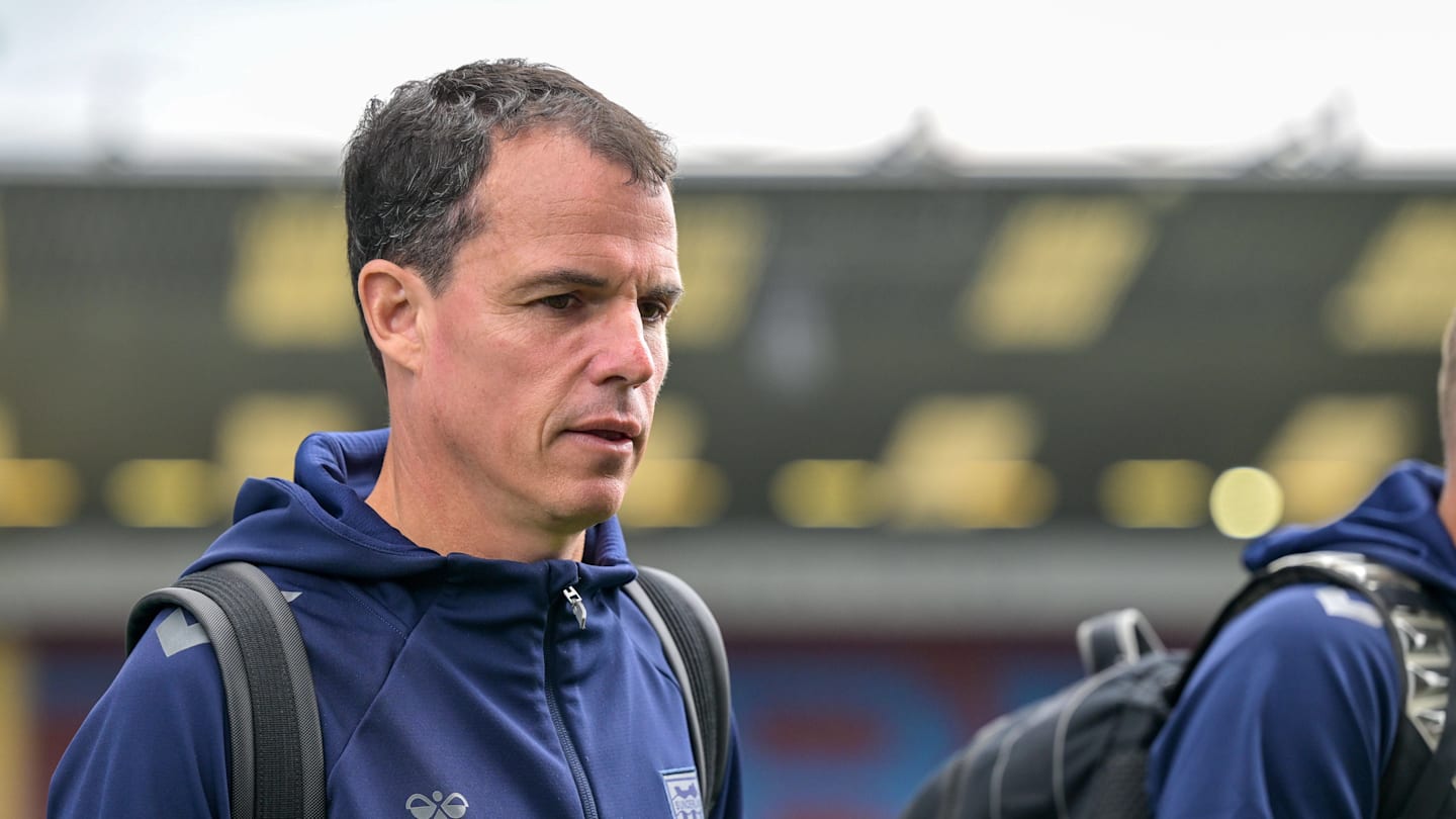 Regis Le Bris Seeks to Reassure Sunderland Fans About the Squad's Injuries