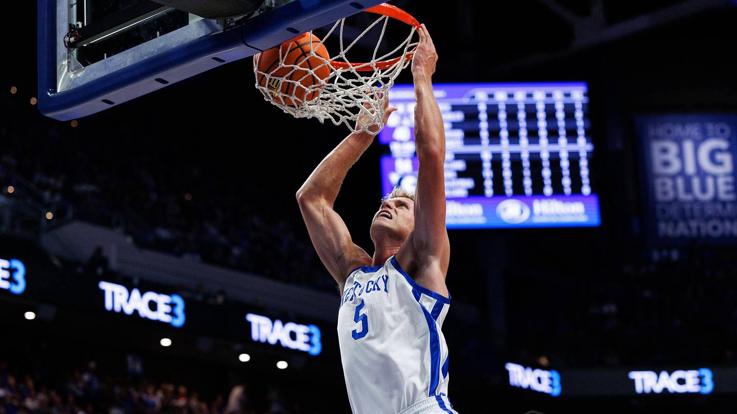 Collin Chandler's ridiculous tomahawk dunk just broke Rupp Arena