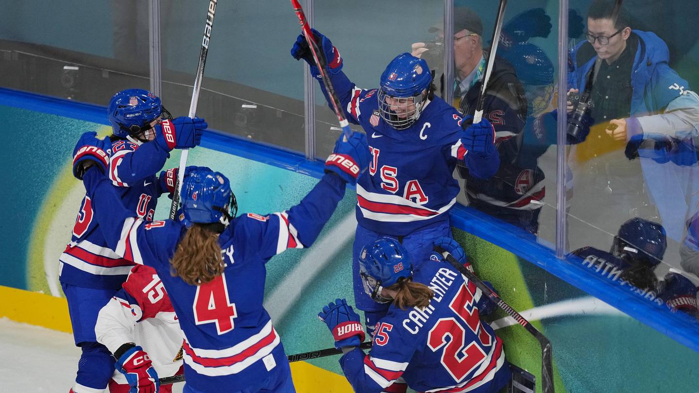 Former Wisconsin Badgers star's late goal lifts Team USA to Olympic gold