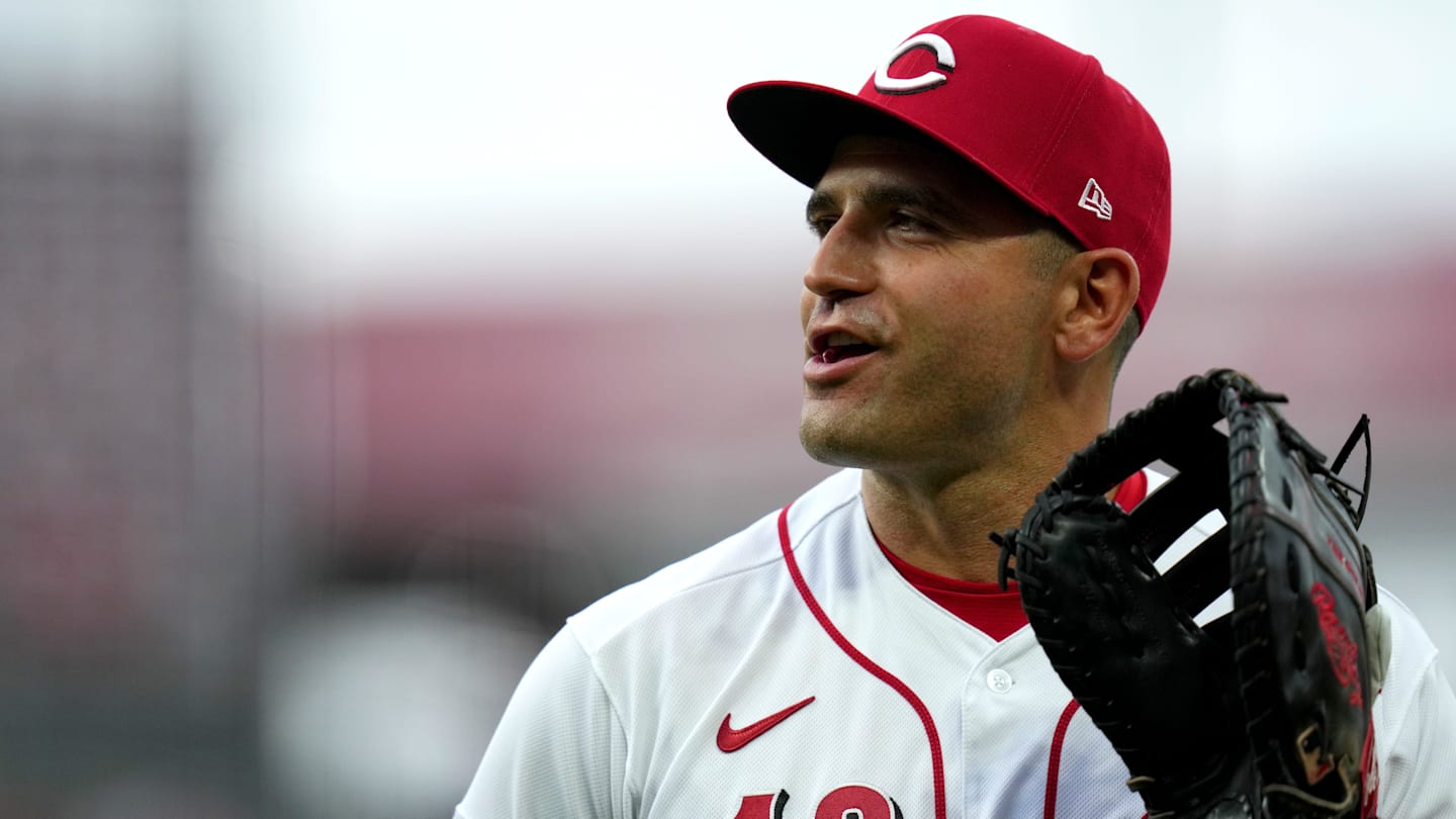 What is a chortle? Joey Votto reacts after Shohei Ohtani signs record ...