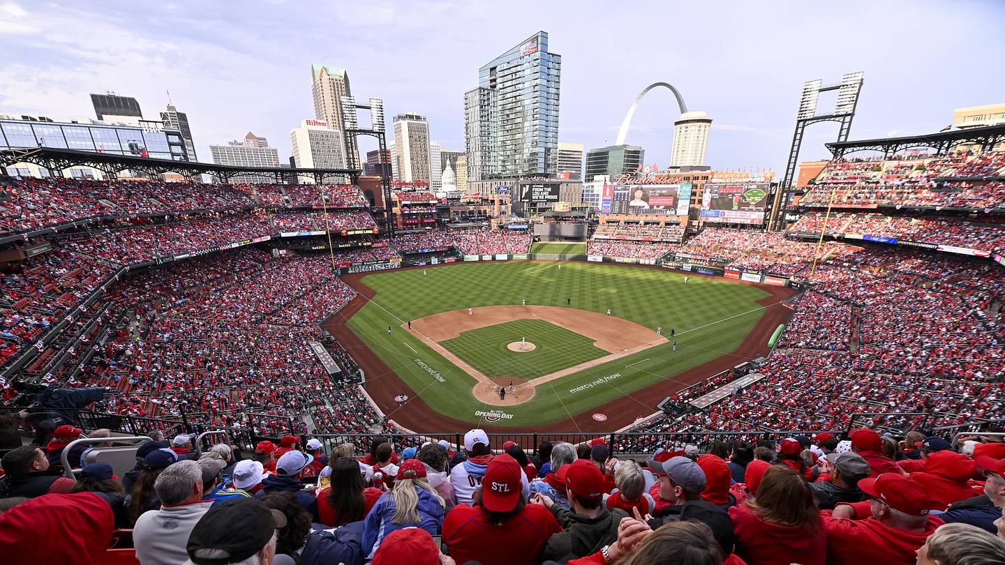 Slow Market Gives Cardinals Chance to Bring St. Louis Native Home