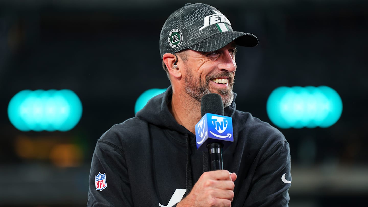 Aaron Rodgers is still finding new ways to hilariously roast the Bears