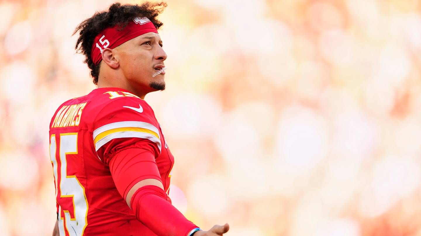 Patrick Mahomes definition of playing through pain is hurting the Chiefs