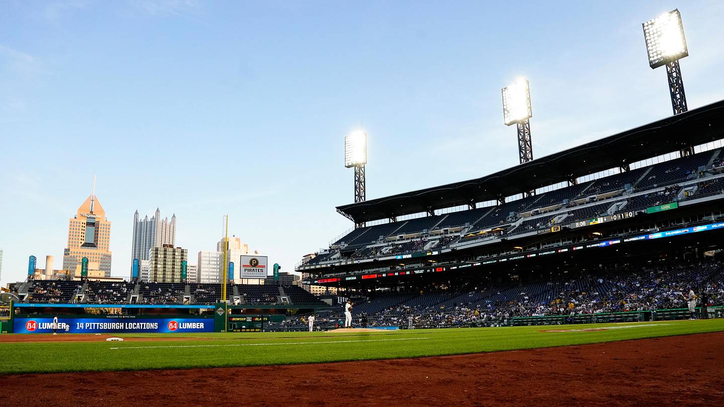 Fan Falls Onto Field in Scary Moment During Pittsburgh Pirates, Chicago ...