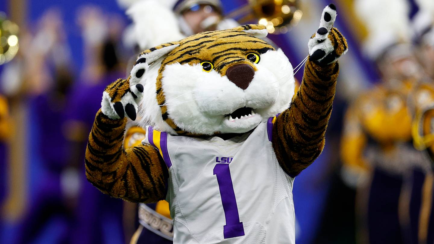 Recruiting battle: Highly-coveted Tiger recruit set to attend LSU vs ...