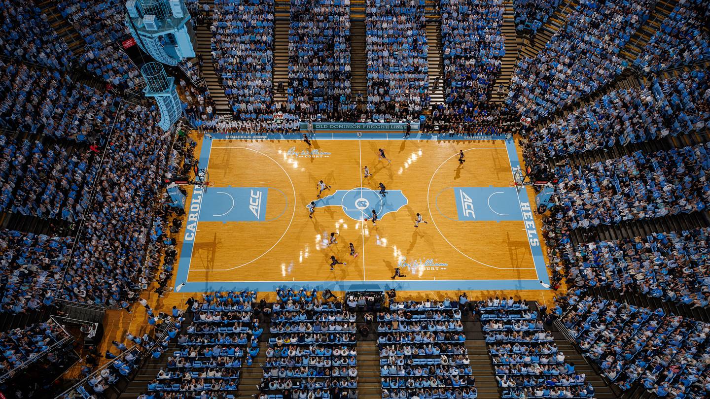 UNC fans share incredible Dean Smith Center stories that prove it ...