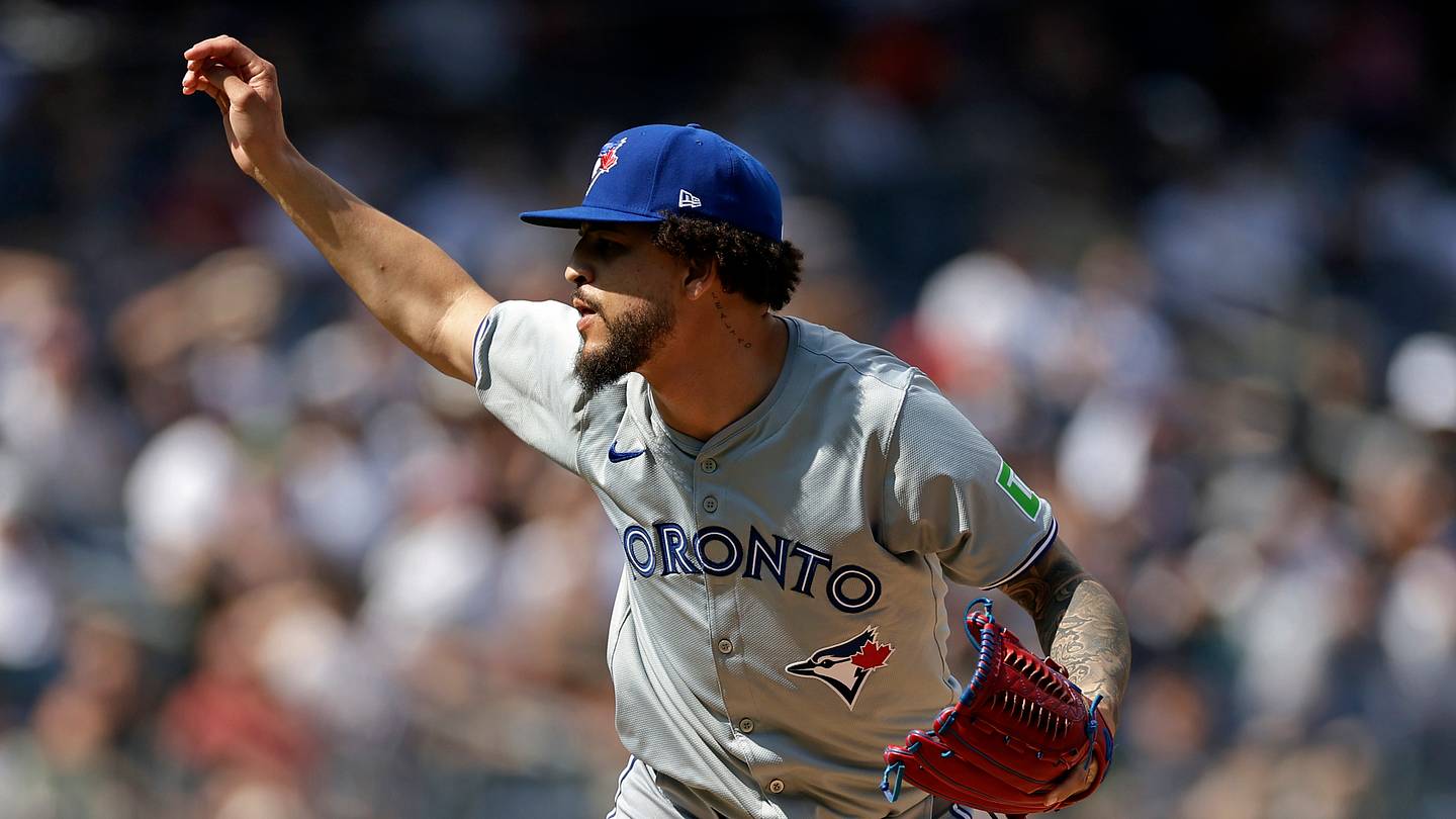 Yankees sign injured reliever who already bombed with Blue Jays to two ...