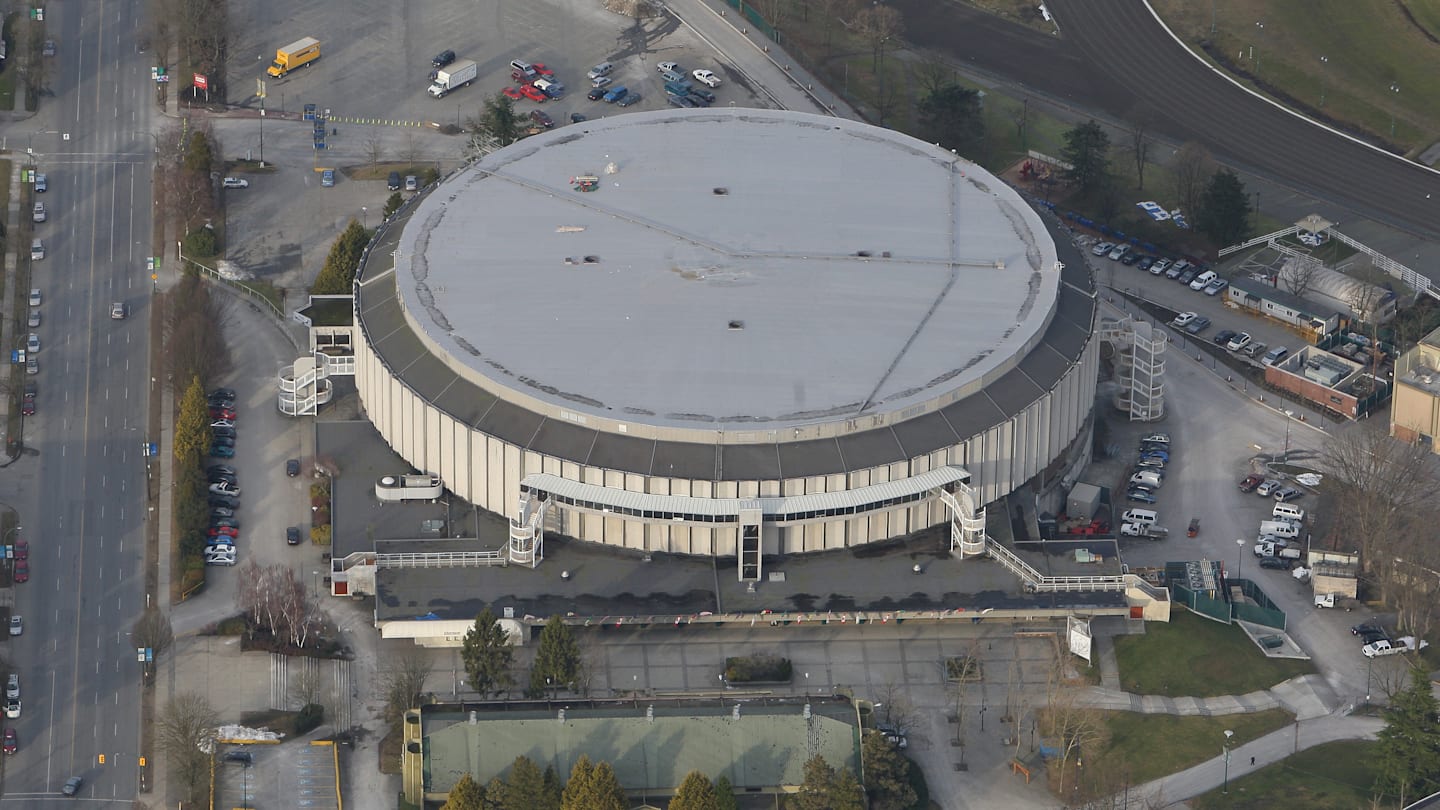 This week in Canucks history: The last game at the Pacific Coliseum