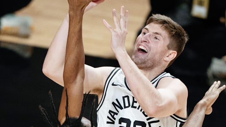 Hannah Weissman and Graham Calton Named Brad Davis Community Service ...