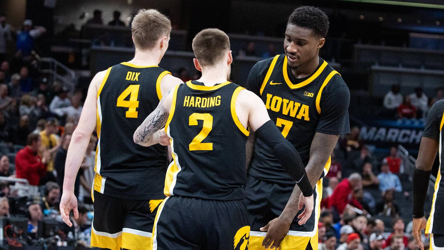 Hawkeyes Men's Basketball overcomes sloppy start to upset Ohio State in ...