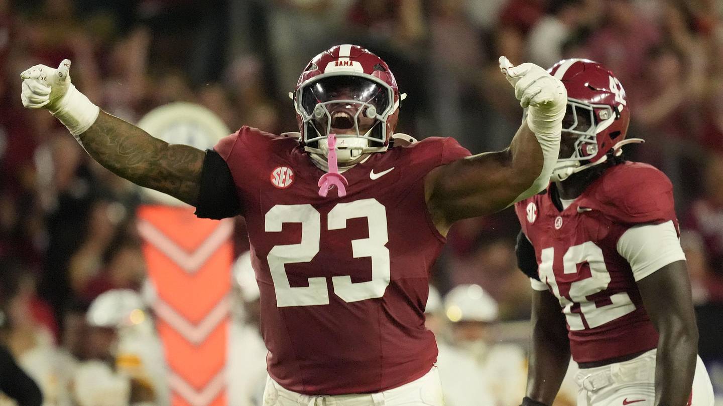 Alabama fans irate after James Smith gets ejected with questionable ...