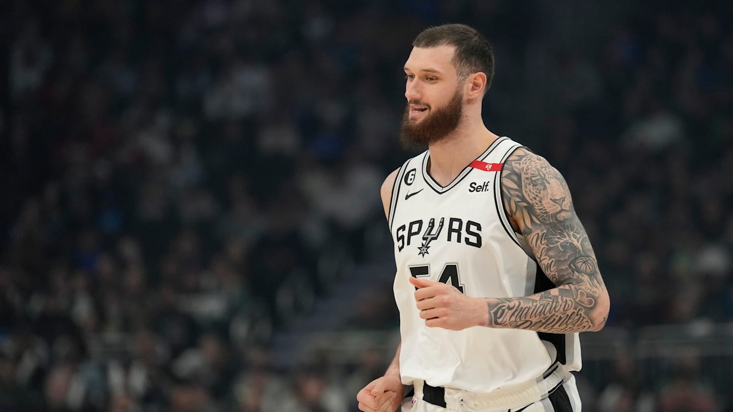 How does the veteran minimum salary work in the NBA?