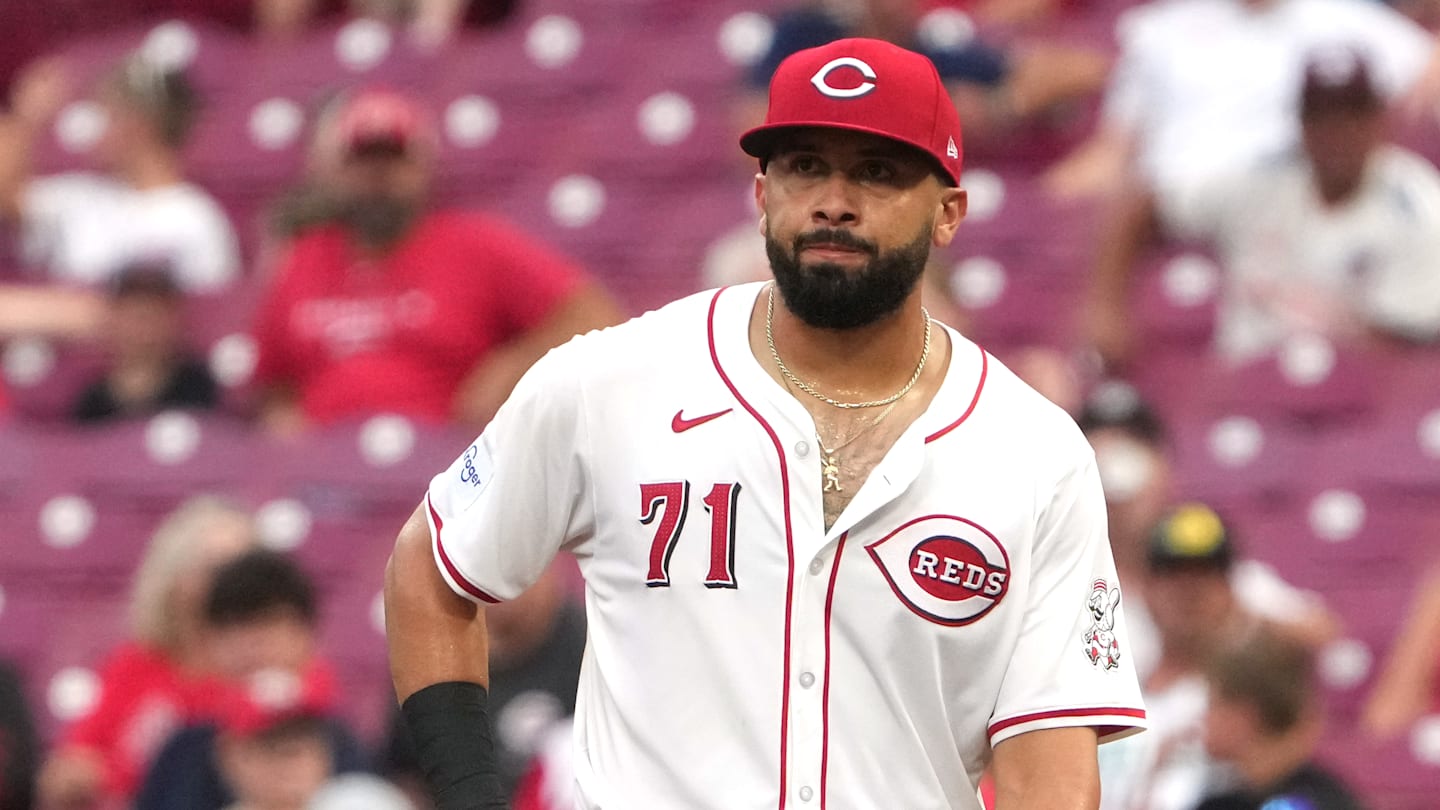 Reds News: Veteran infielder re-signed, celebrated MiLB manager returns ...