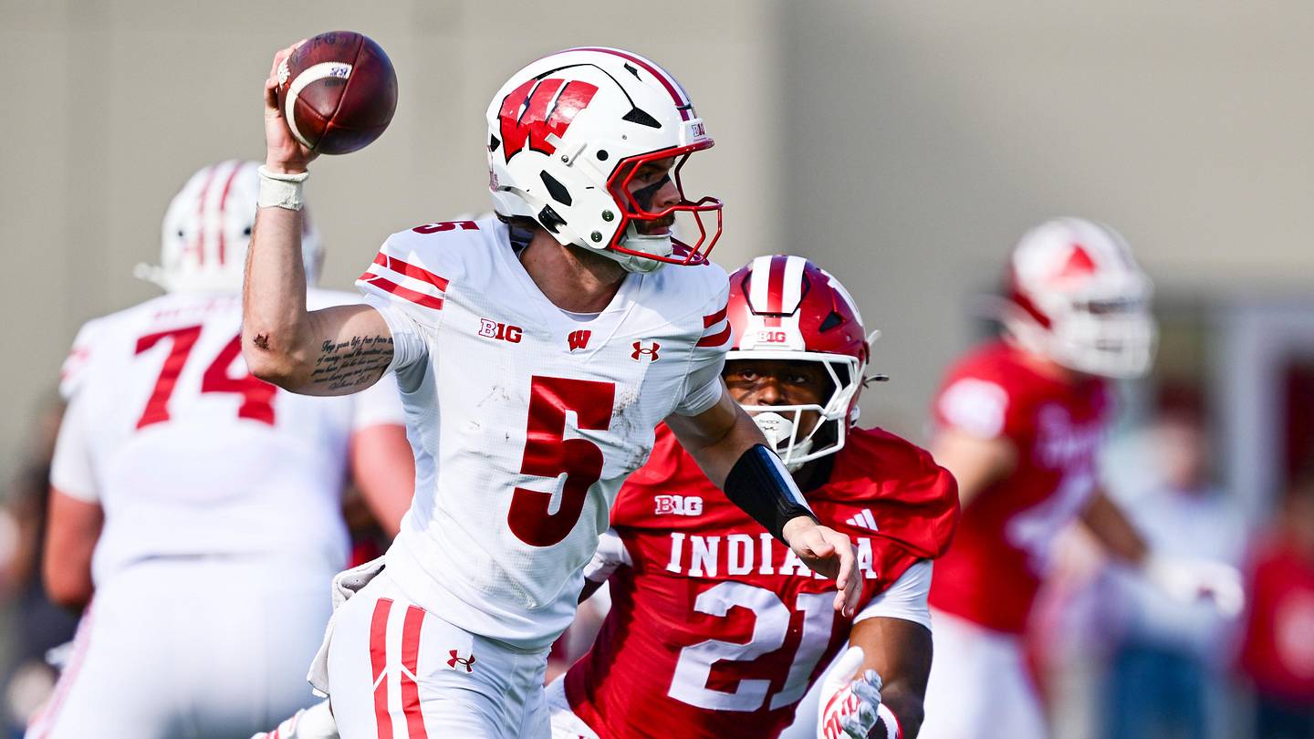 Carter Smith gives Wisconsin Badgers hope at QB, showing progress in ...