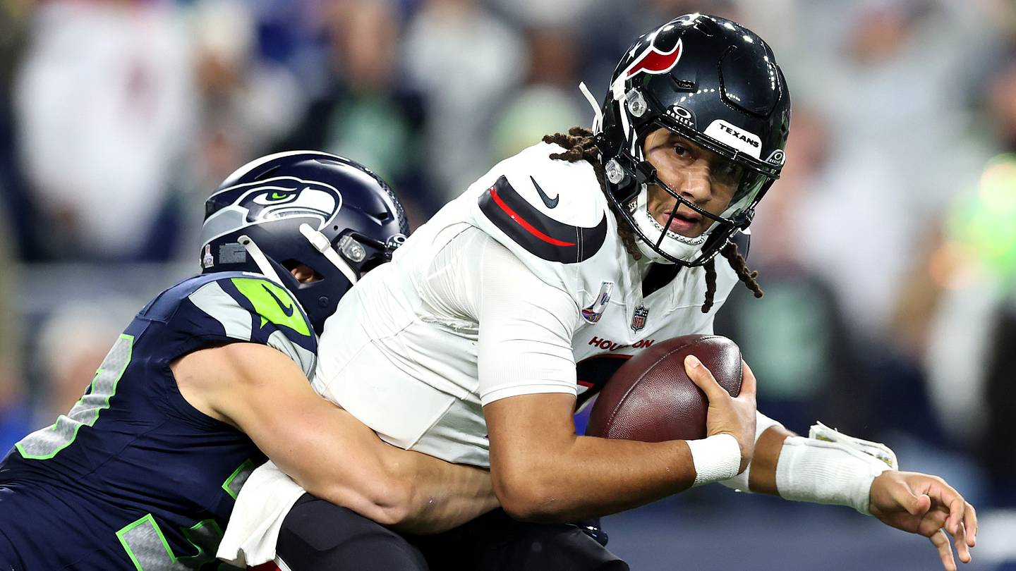 Former college walk-on takes a leading role in Seahawks' dominant defense