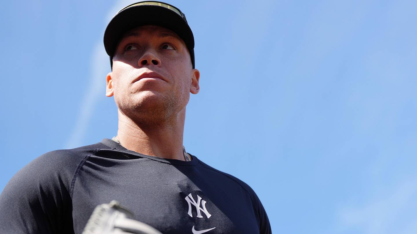 Fans roast Netflix score bug, ceremony during Yankees-Giants Opening ...