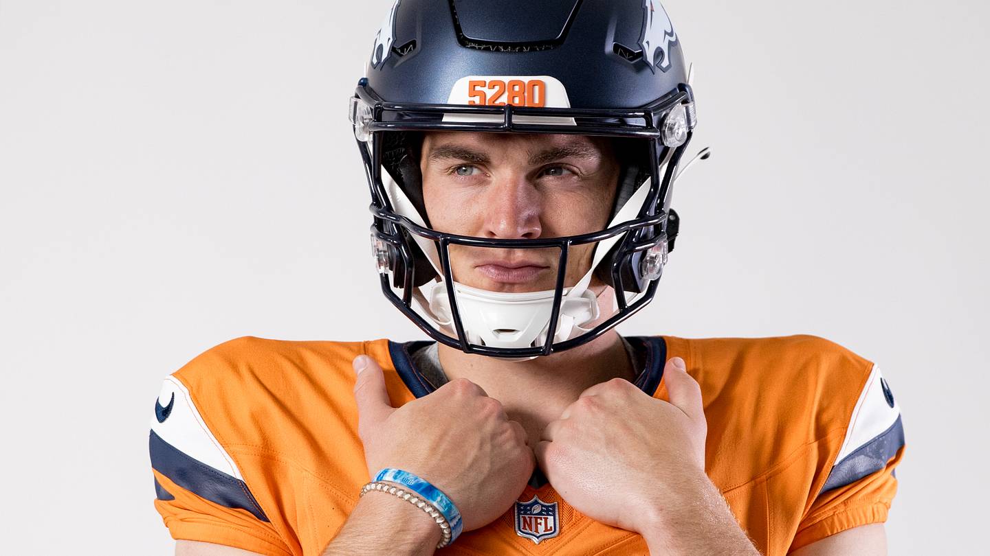 Denver Broncos uniform change a Super Bowl omen based on team history
