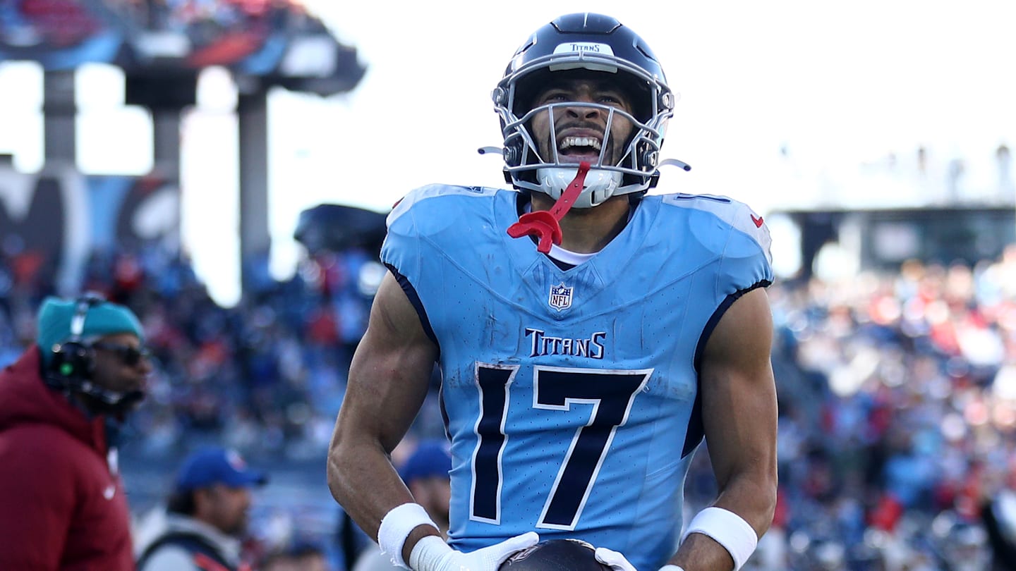 Two Gator rookies Make NFL statements in Week 17