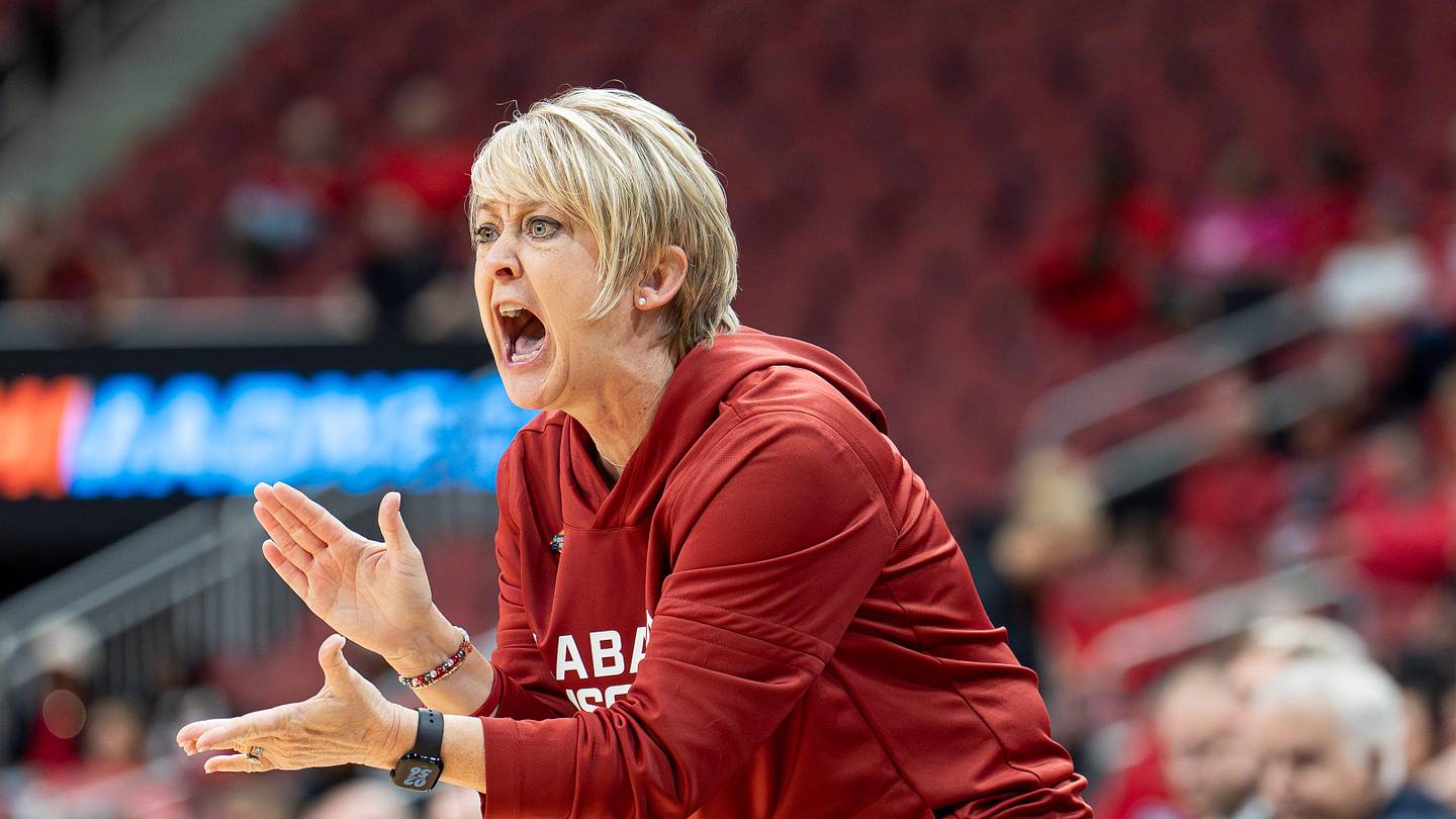 Kristy Curry Leaving Alabama after 13 Seasons for Mid-Major Program