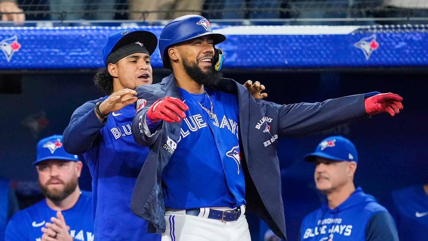 Blue Jays: The "Home Run Jacket" is back... in Pittsburgh