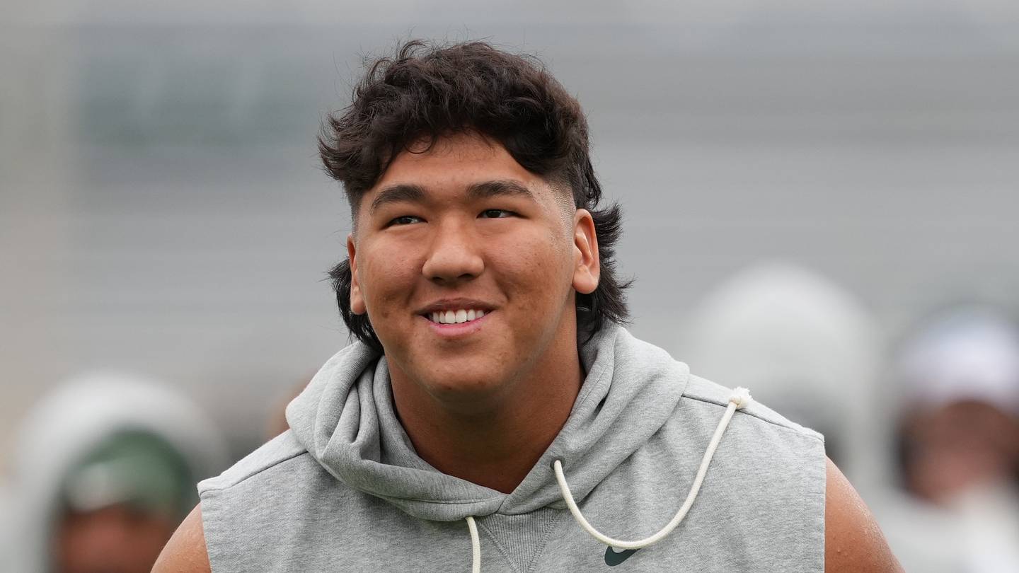 Key member of Michigan State’s offensive line announces return for 2026
