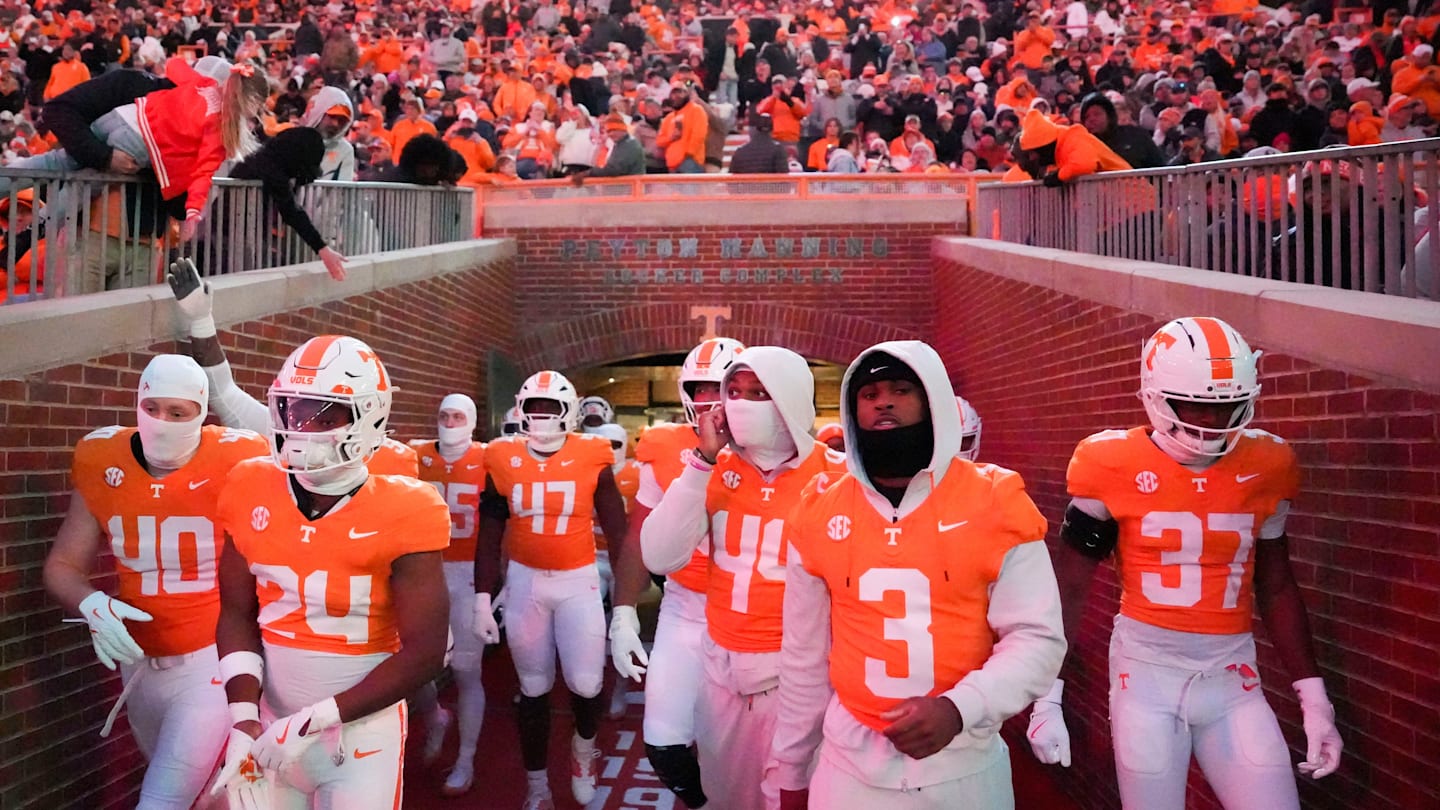 First Look at Illinois Football's Bowl Game Opponent: Tennessee Volunteers