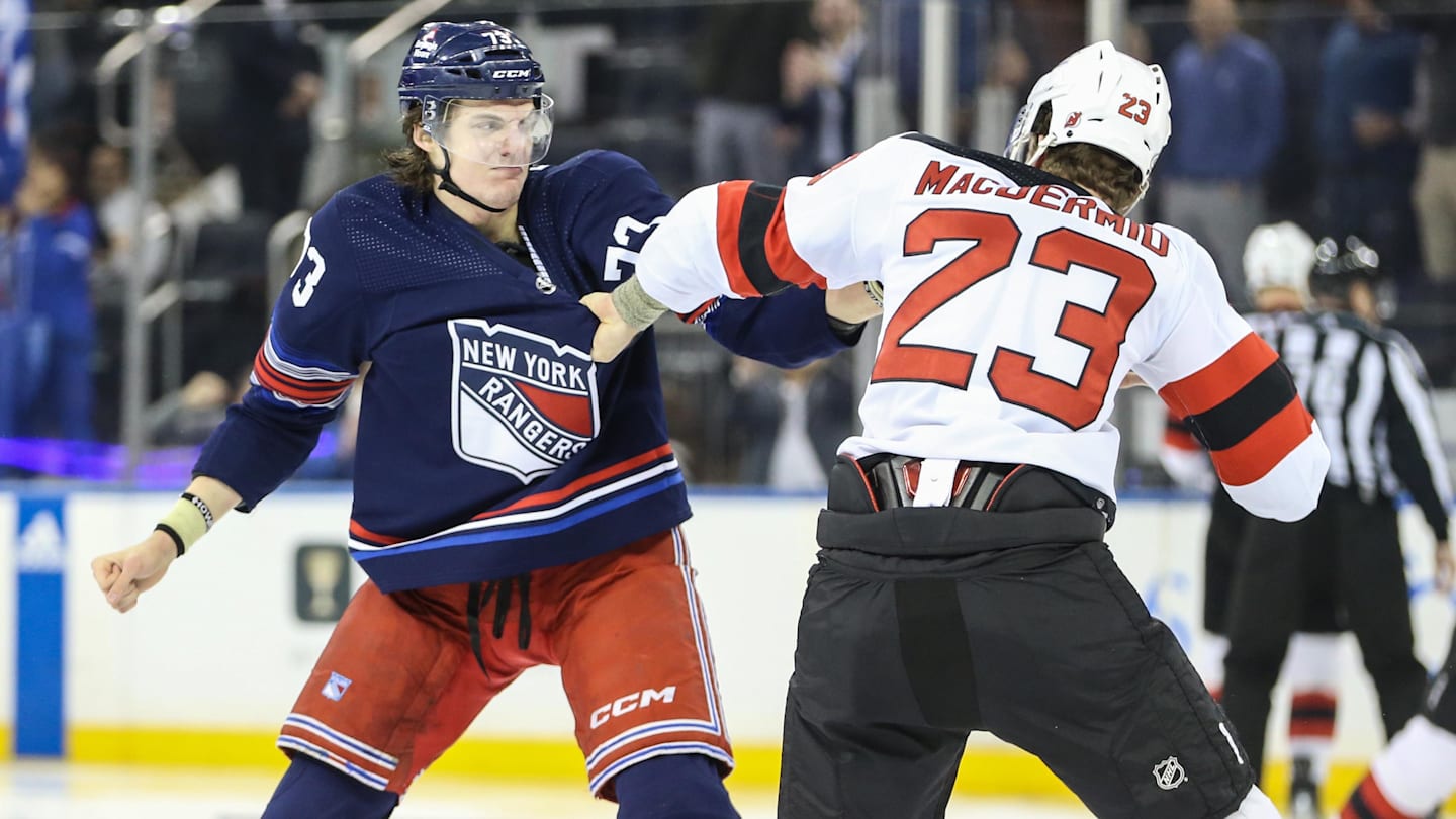 Overhead angle of 5v5 Rangers-Devils brawl is pure chaos