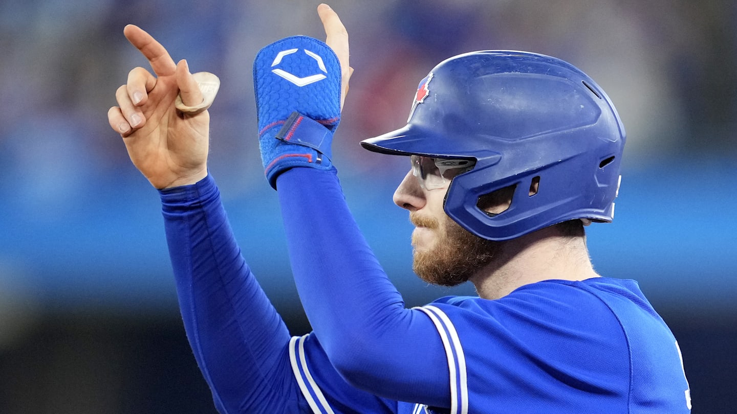 1 contract extension the Blue Jays should make right now and 1 they shouldn't