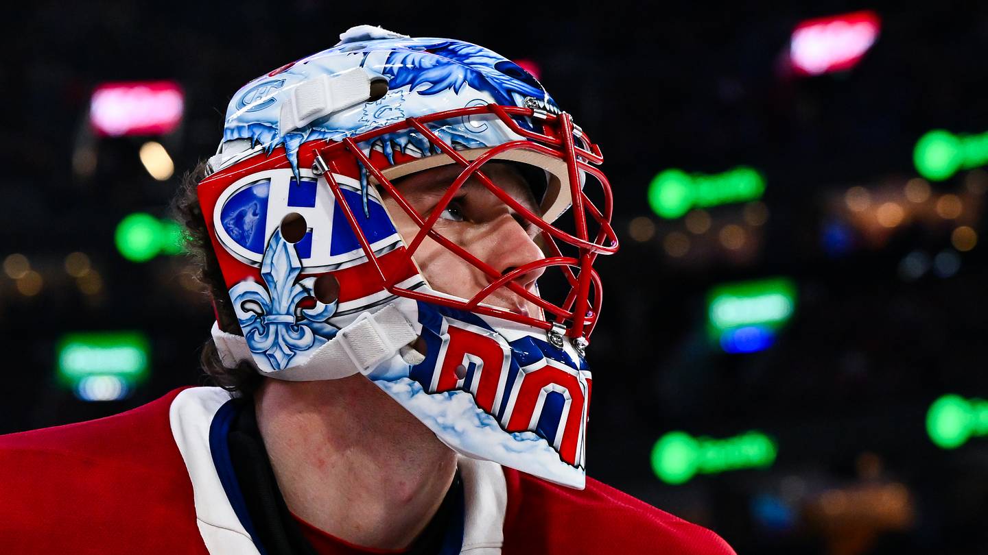 Jakub Dobes has a hilarious reaction to the Blue Jackets' cannon