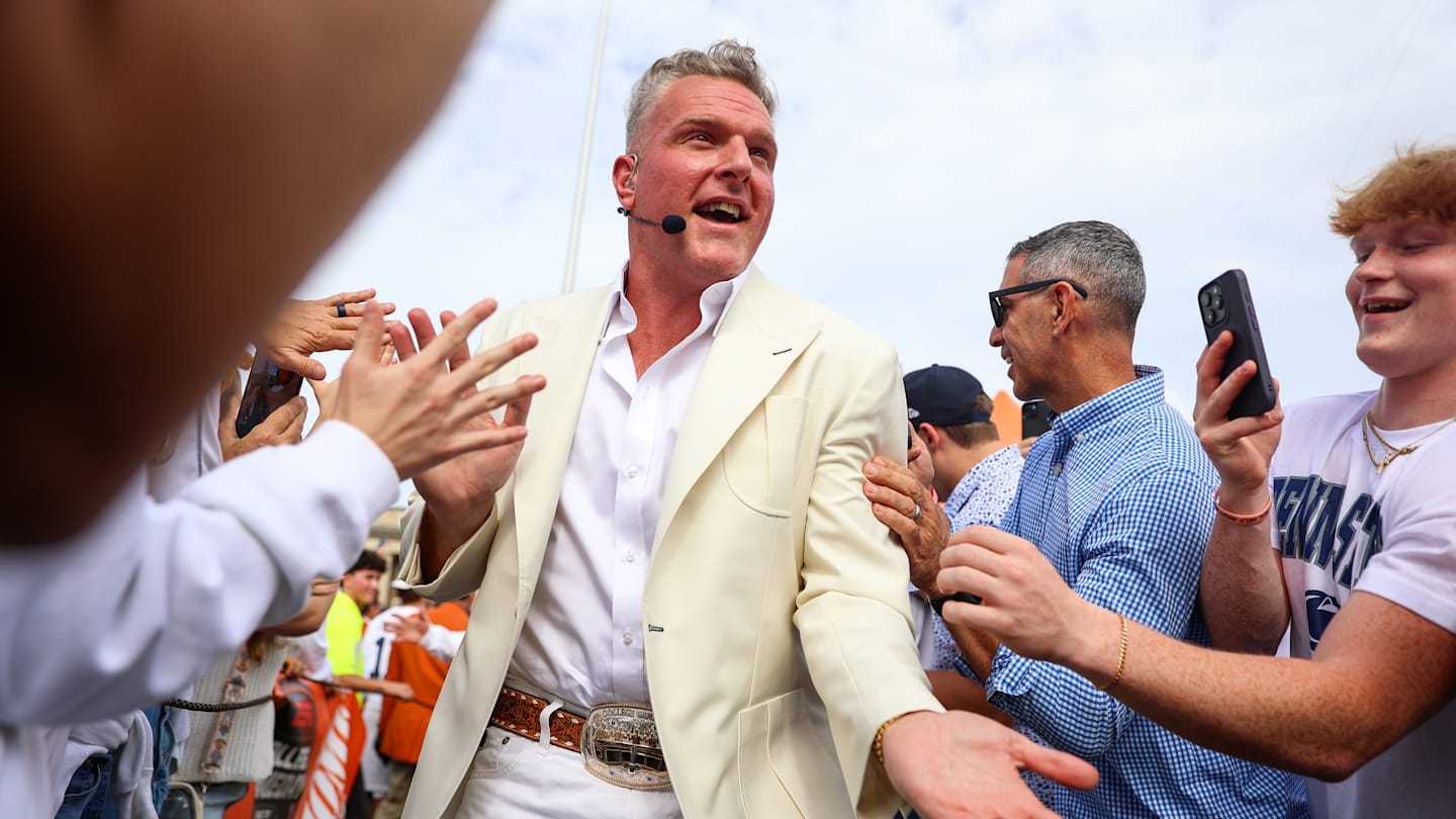 Pat McAfee punks Oregon crowd with Indiana Hoosier pick to close out ...