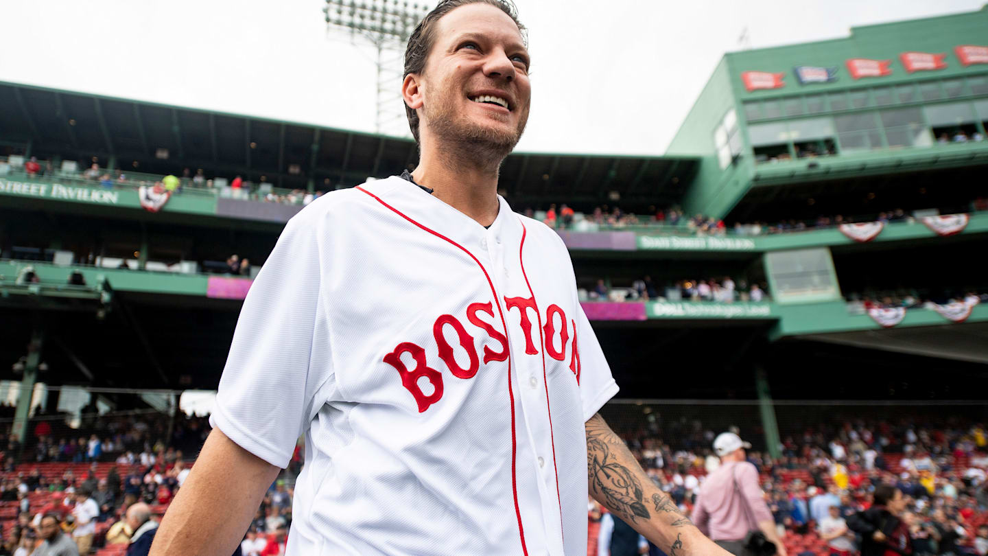 MLB Network host just spoiled offseason with accidental Juan Soto ...