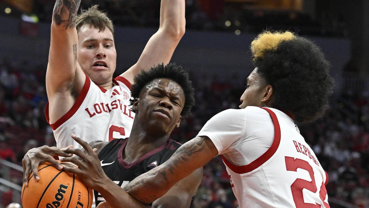 Louisville Avoids Disaster, Defeats Eastern Kentucky in Non-Conference ...