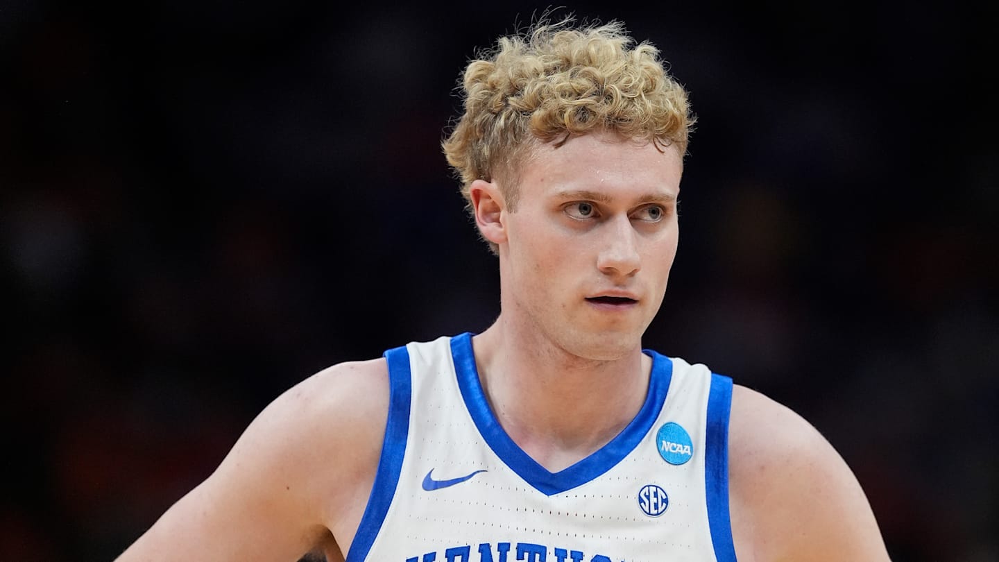 Kentucky basketball roster news: Collin Chandler returning, new ...