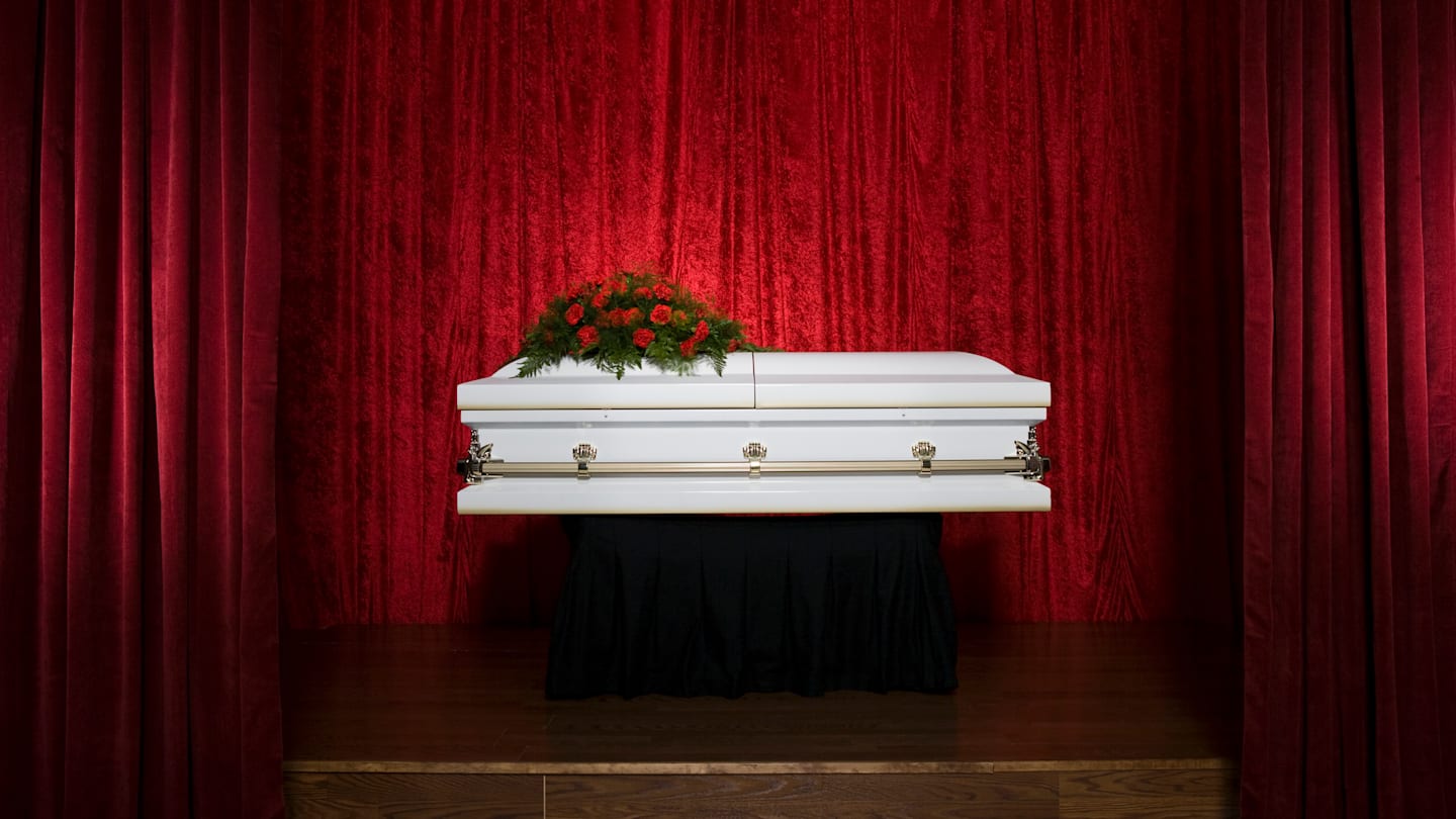 9 Funerals Gone Wrong