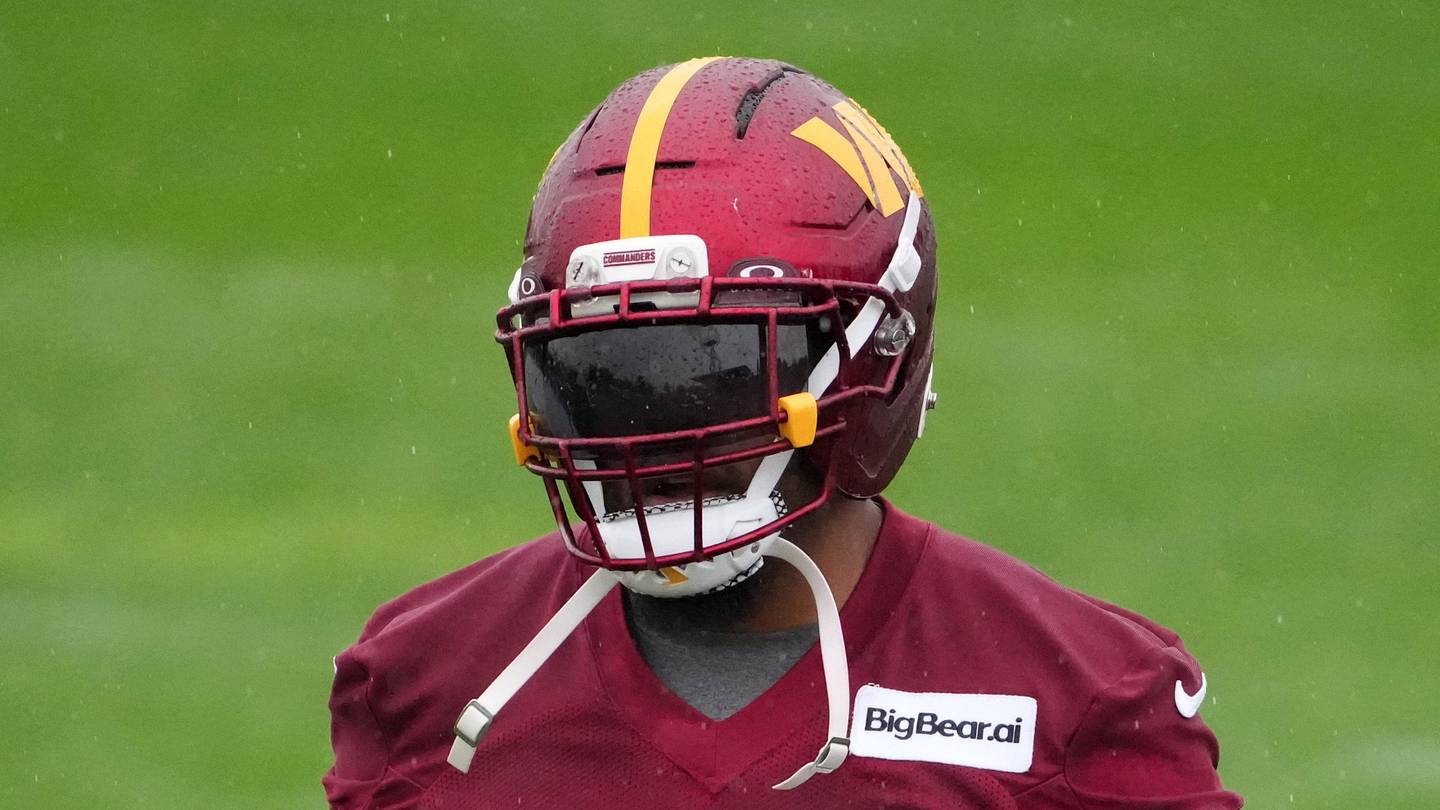 Could Buccaneers Replace Lavonte David With Another Legendary Linebacker?