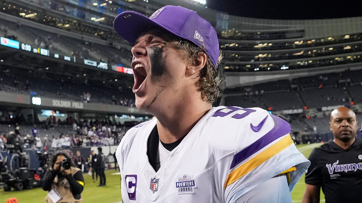 J.J. McCarthy had the Vikings locker room on fire after his historic ...