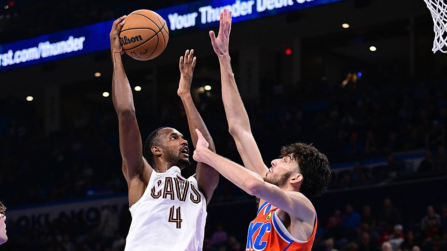 The Whiteboard: New No. 1 in Defensive Player of the Year race