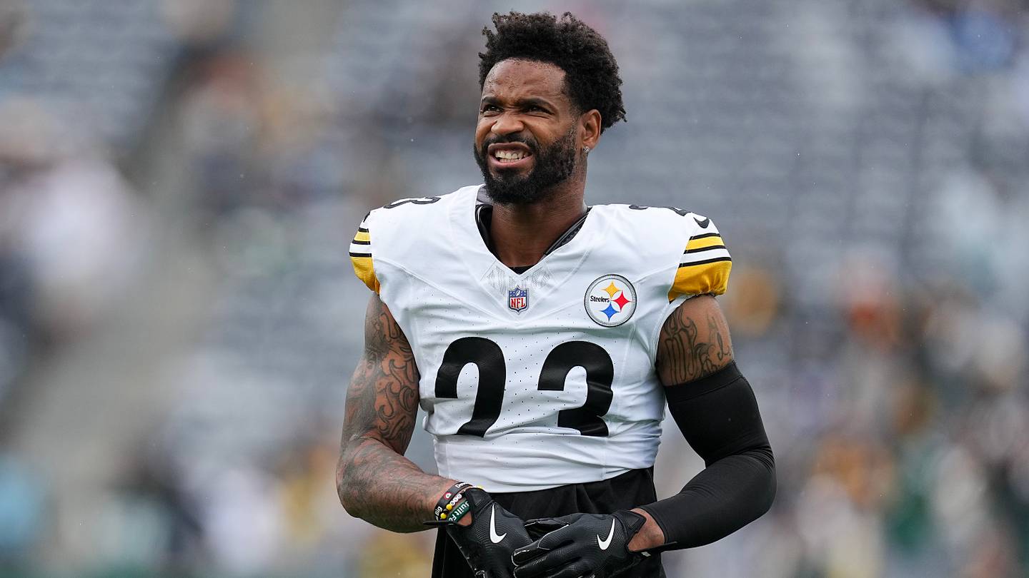 Darius Slay Shows Exactly Why Eagles Moved on from Him in Week 1