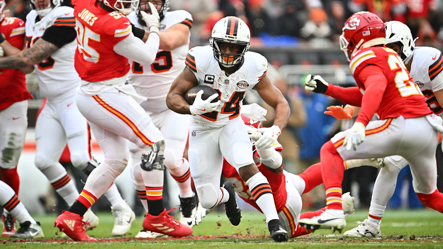 Raiders insider reports team won't look to add former All-Pro RB