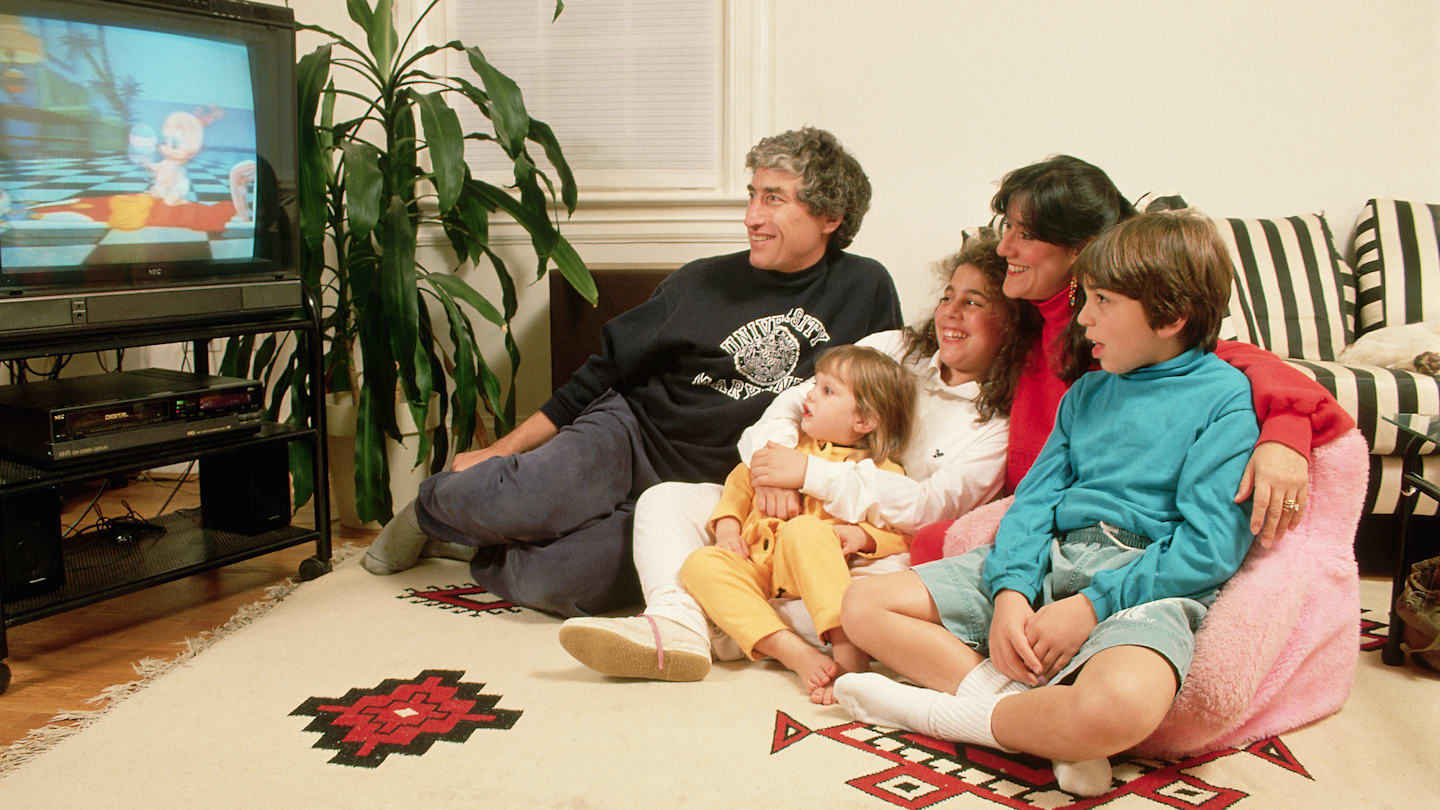 Watch Nearly 90 Minutes of Memorable ‘90s Commercials