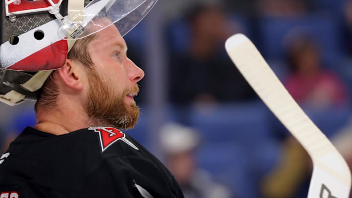 Former Maple Leafs goalie signs with division rival