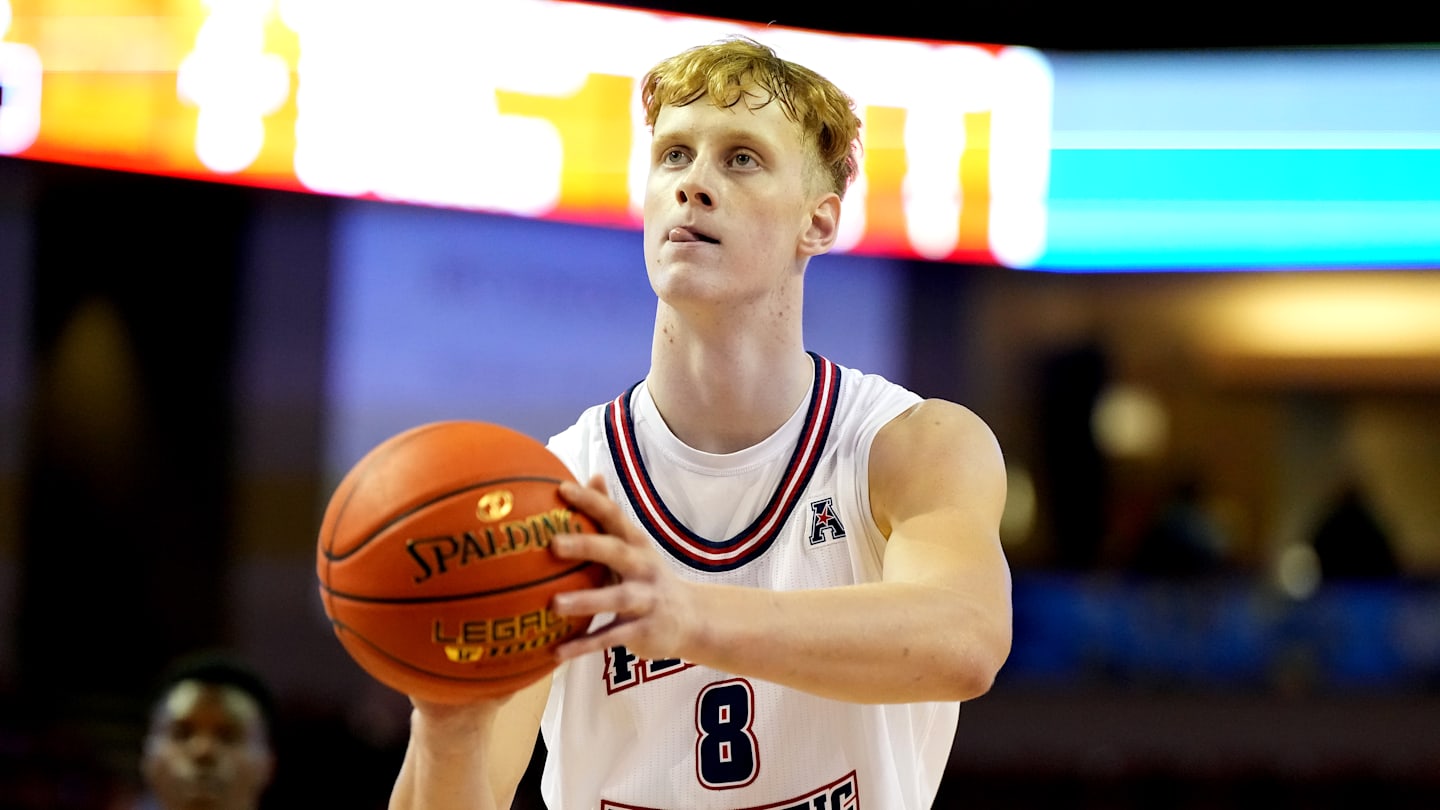 AAC Freshman of the Year transfers to Texas, adding more offensive ...