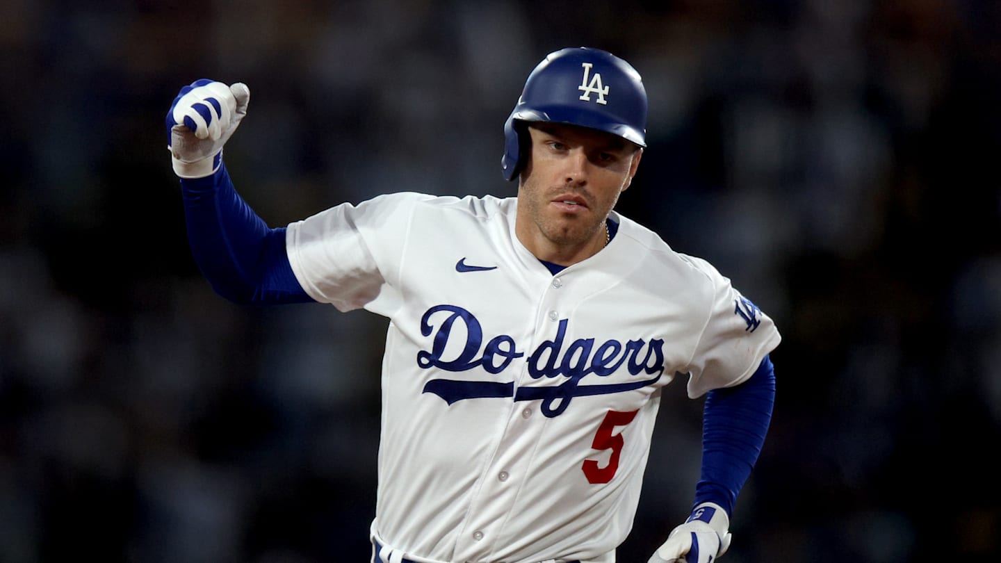 Dodger Stadium mariachi band singing happy birthday to Freddie Freeman ...