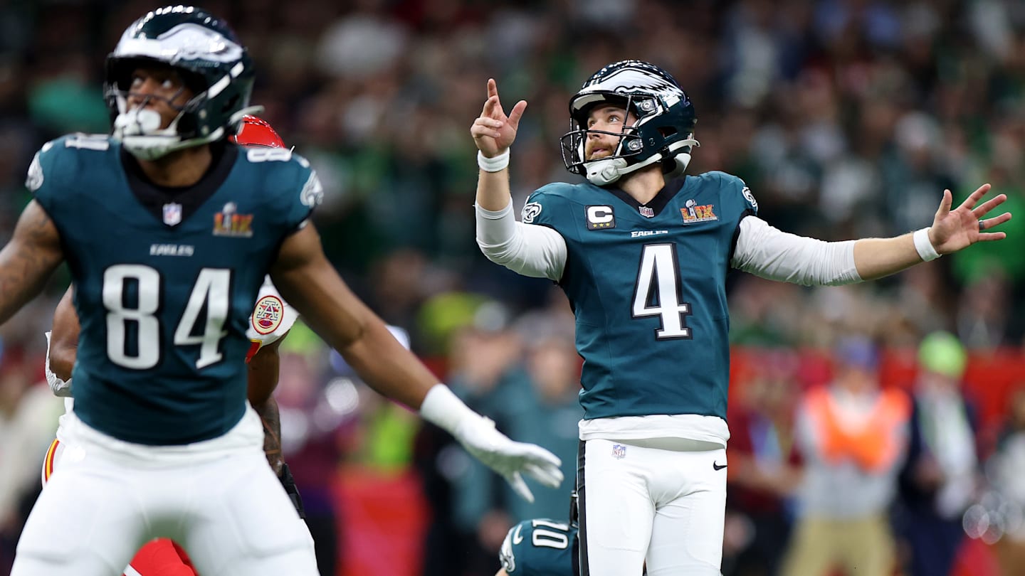 Jake Elliott ends toughest season of Eagles career on a record-setting ...