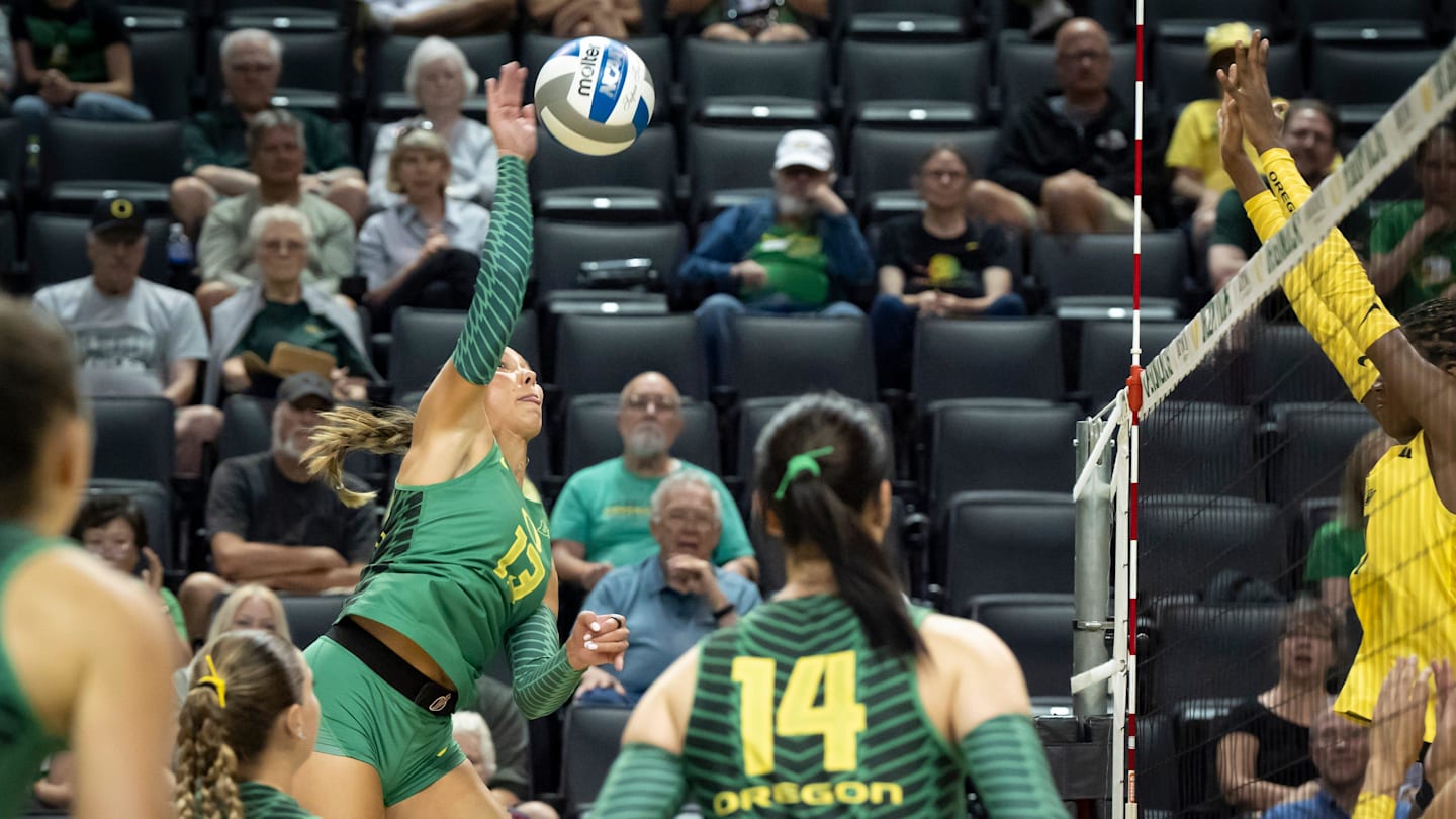 Oregon Ducks News: Volleyball spikes Beavs, NY faces elimination game ...